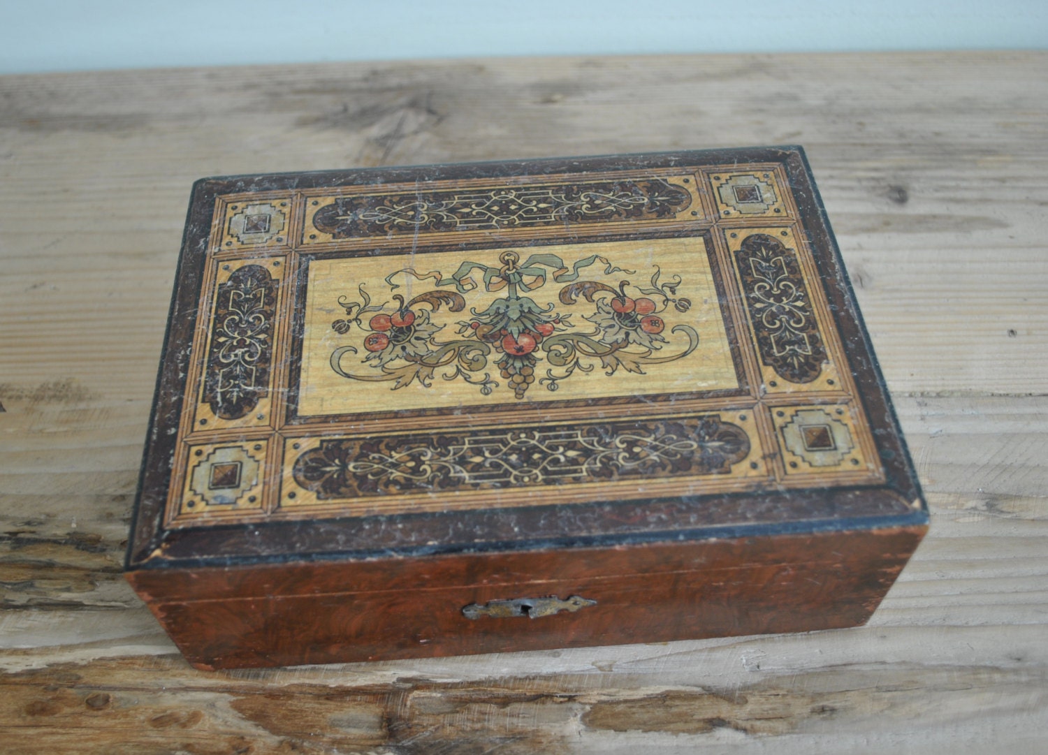 Vintage small wooden box – Transfer design – Worn – Sewing – jewellery ...