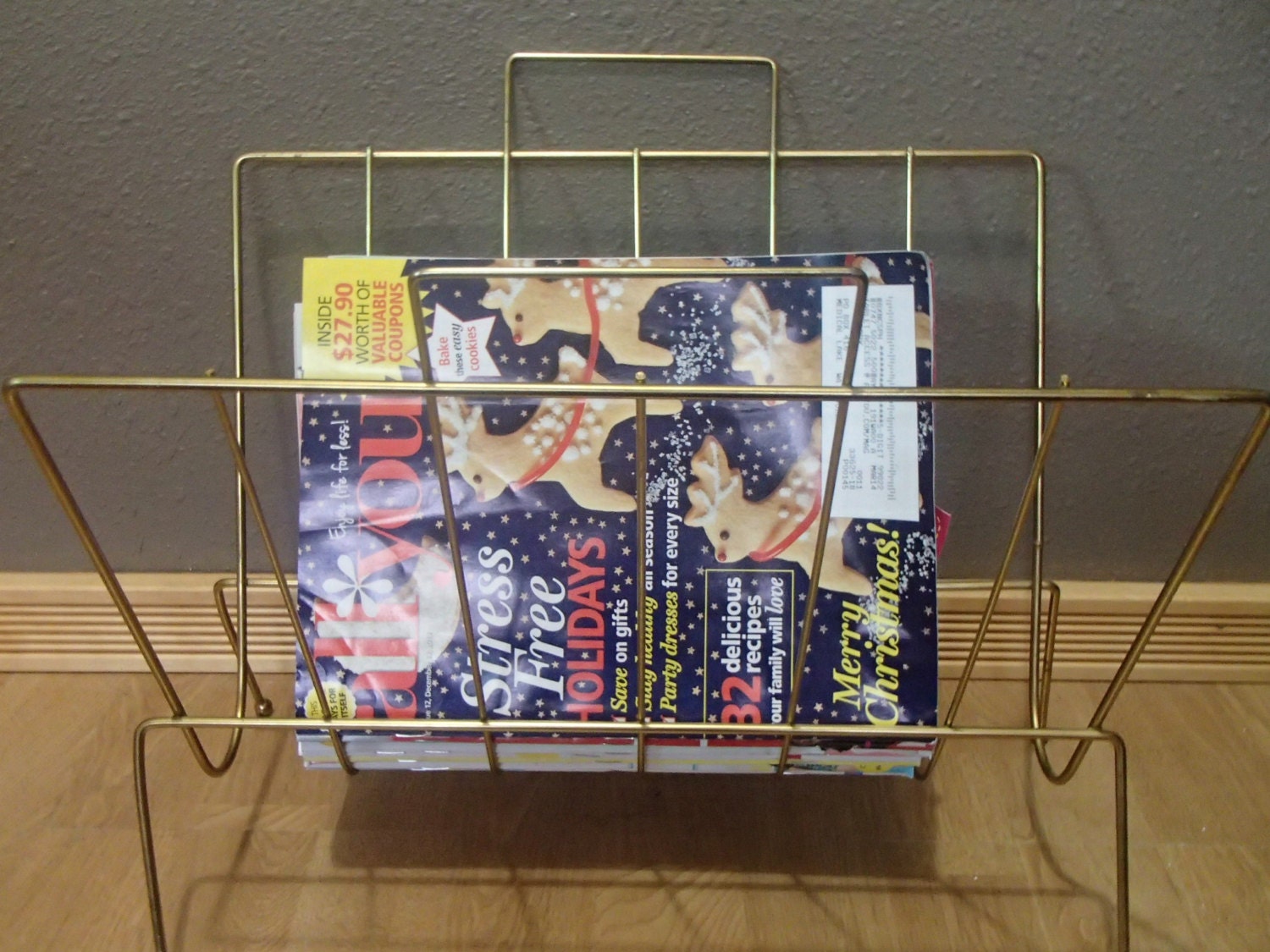 Retro Wire Magazine/Newspaper Rack Gold Tone Finish, 4 Ball Feet, 2 ...