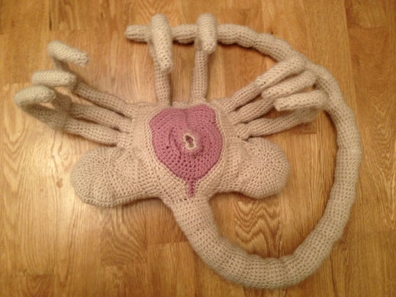 Facehugger Crochet Pattern