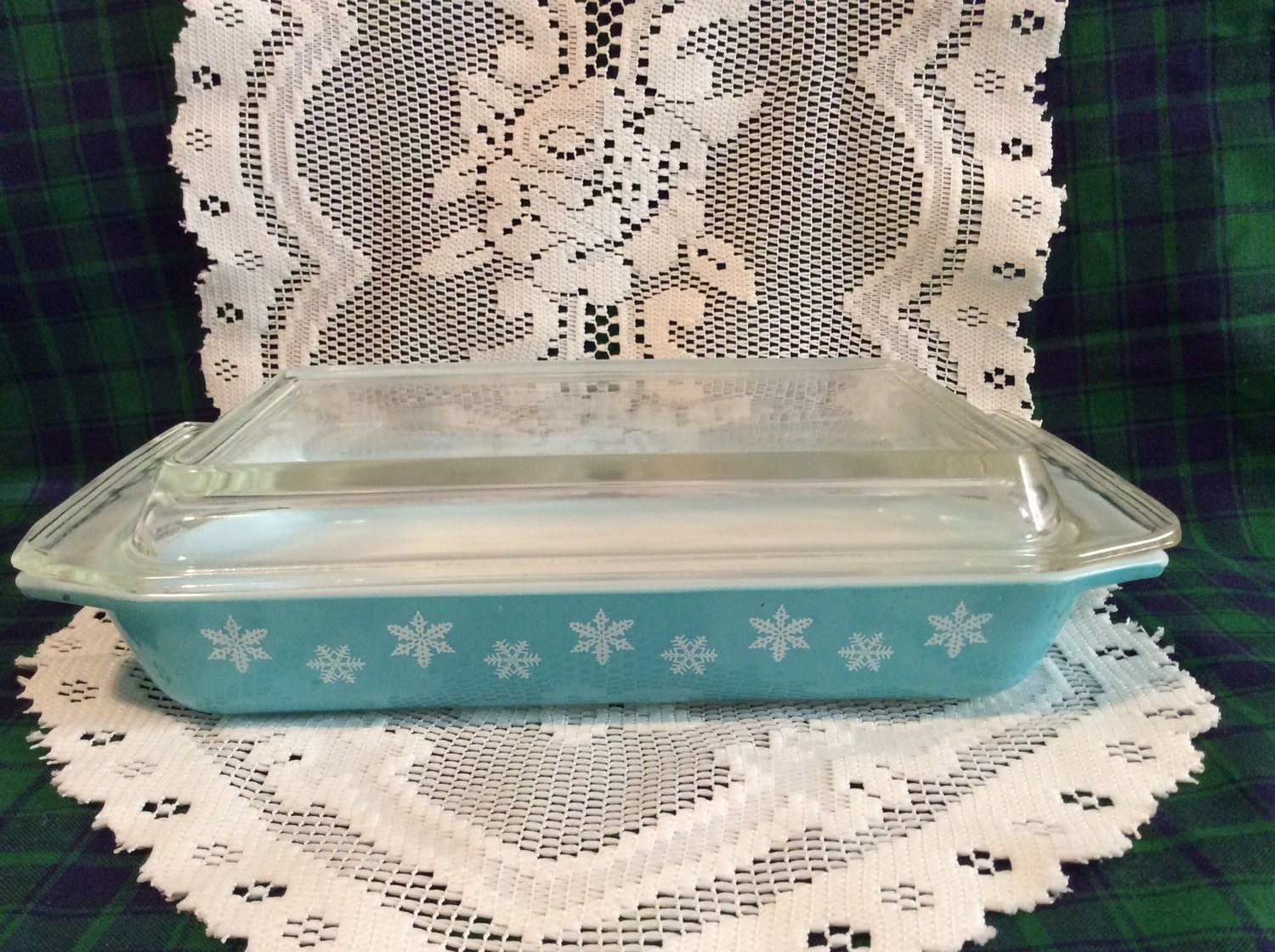 Pyrex Covered Ovenware Dish in Snowflake Design – Haute Juice