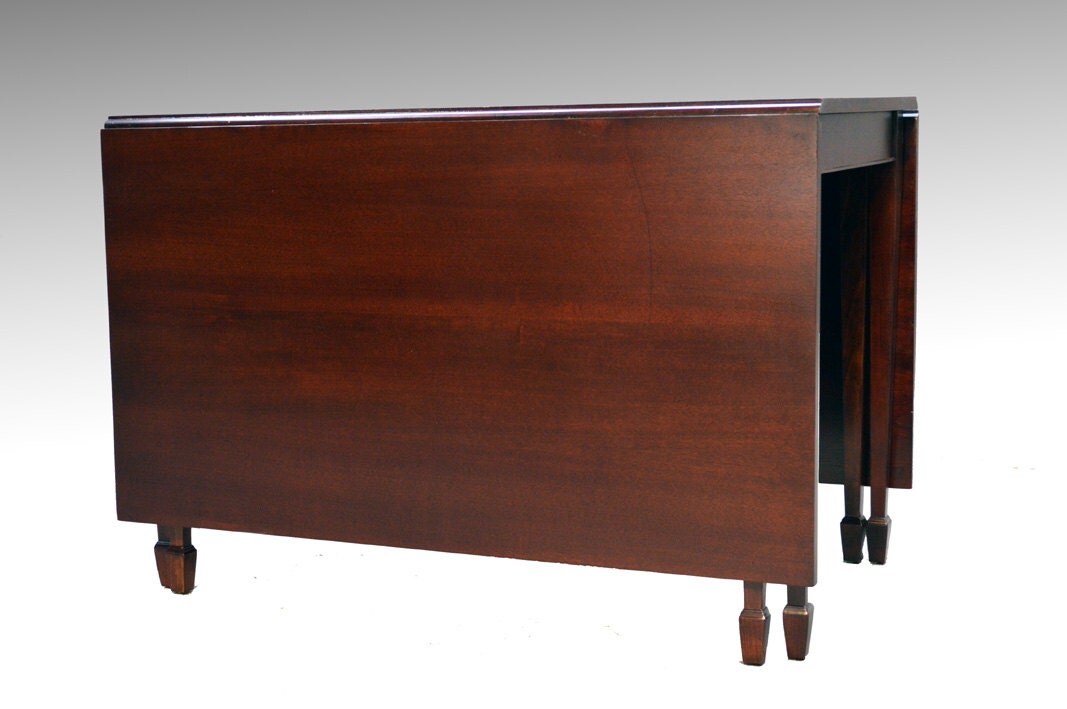 16381 Mahogany Hepplewhite Drop Leaf Gate Leg Table 1940s – Haute Juice