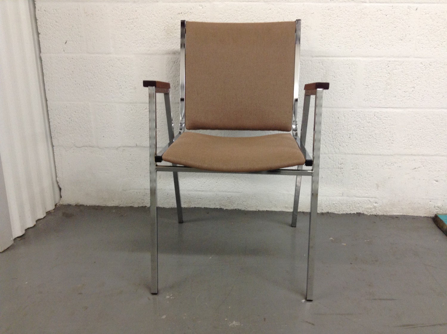 Mid Century Single Chair, Chrome Frame, wood Armrests – Haute Juice