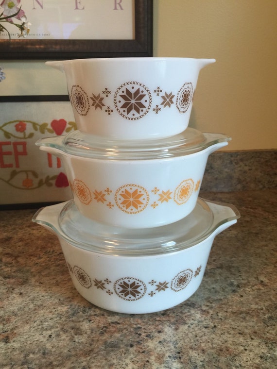 Pyrex Town and Country casseroles set by GoodVibesVintageShop