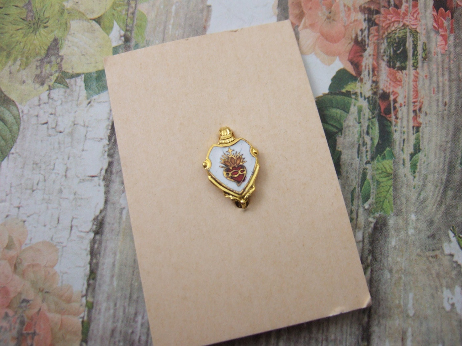 Vintage Catholic Lapel Pin Sacred Heart Jesus Gold finish with