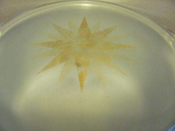 Pyrex Zodiac Casserole Dish 2.5 Qt Gold Green by MamabirdsVintage