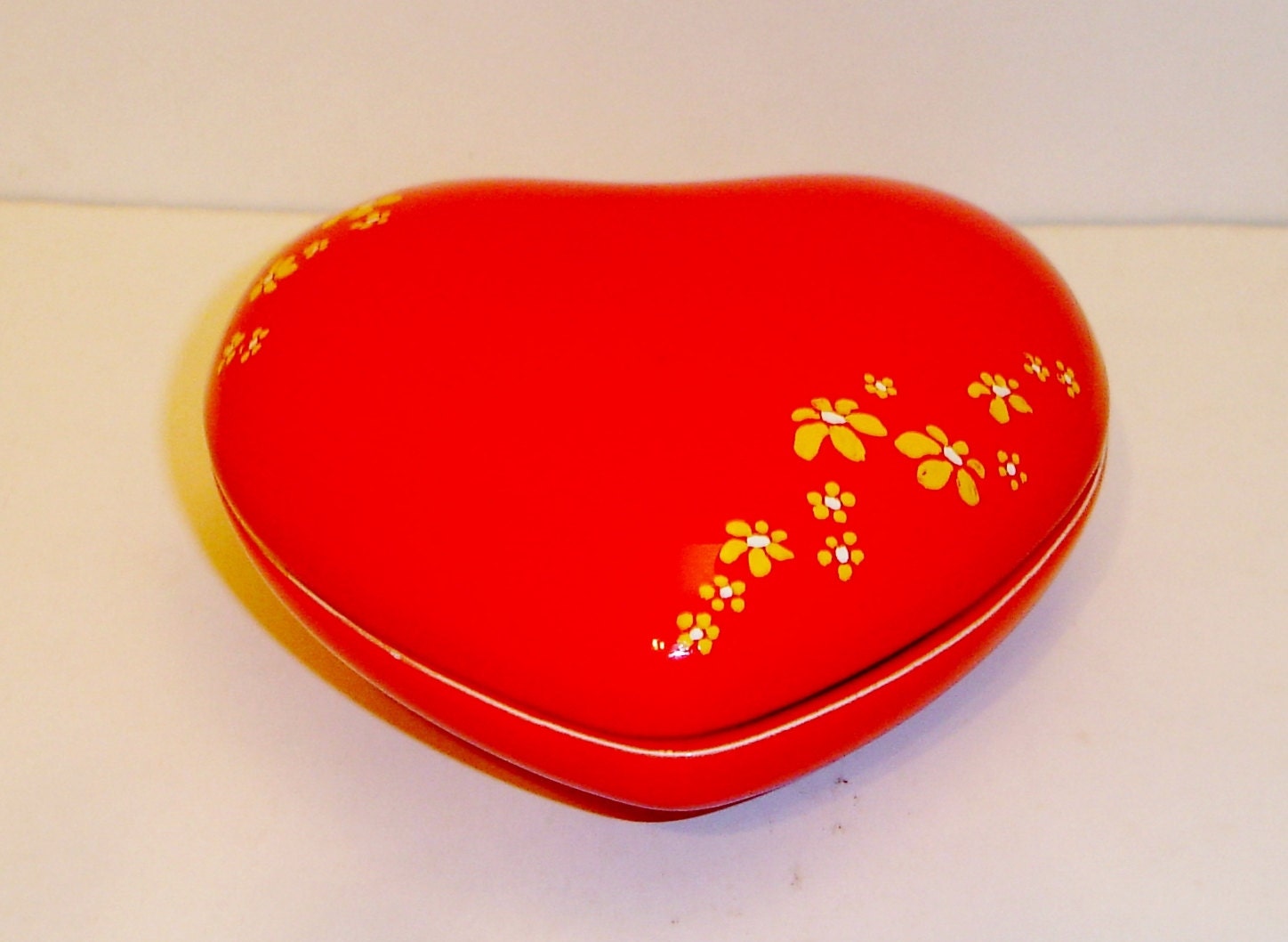 Footed Red Hot Keepsake Box with Yellow Flowers Japan 1970s – Haute Juice