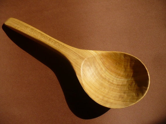 Hand carved extra large spoon in cherry wood. Ideal wooden