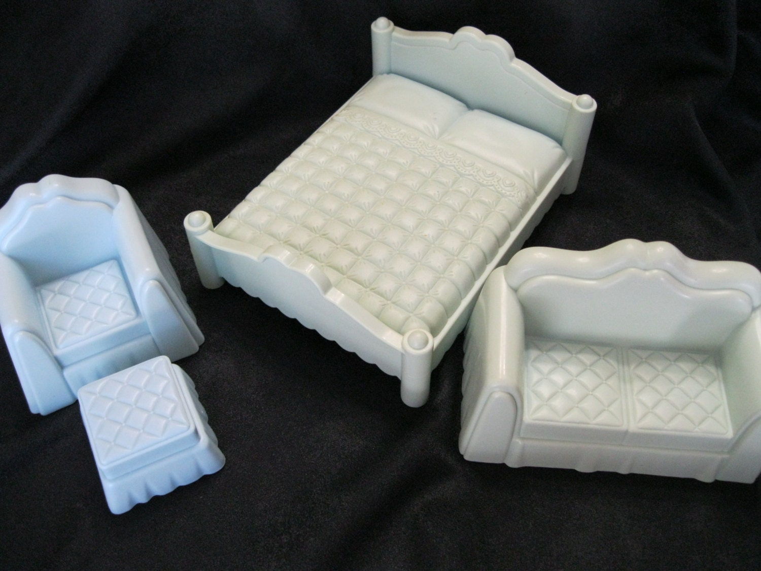 Playskool Victorian Play Around Doll House furniture set, bed, couch ...