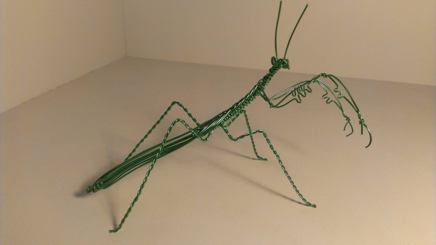 Praying mantis wire sculpture