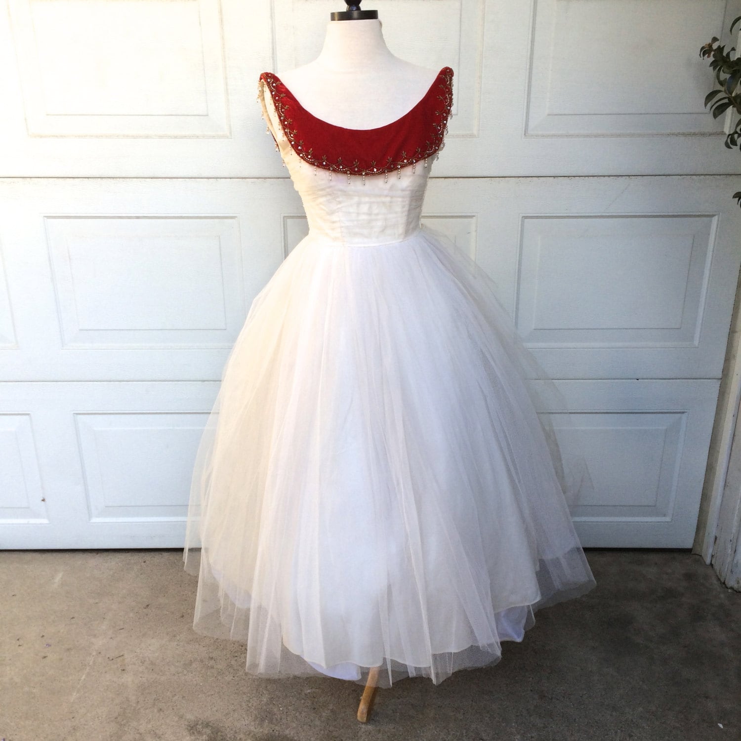 50s White Tulle Prom Dress With Red Velvet Bateau Neckline Xs