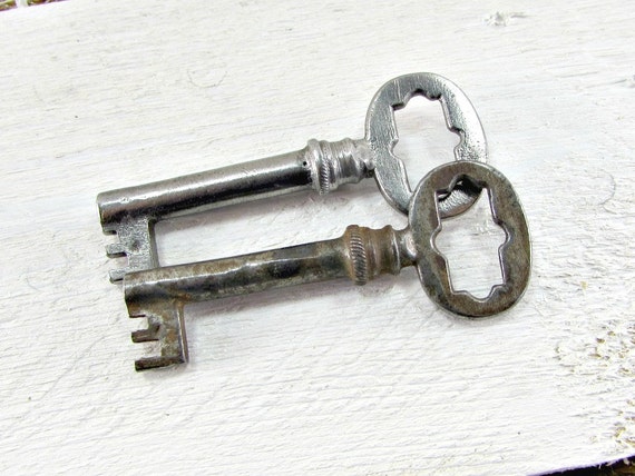 Antique Skeleton Keys 1800s Victorian Keys Old by RedGarnetVintage