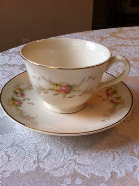 Classic Bakerite Tea Cup And Saucer With Roses – Haute Juice