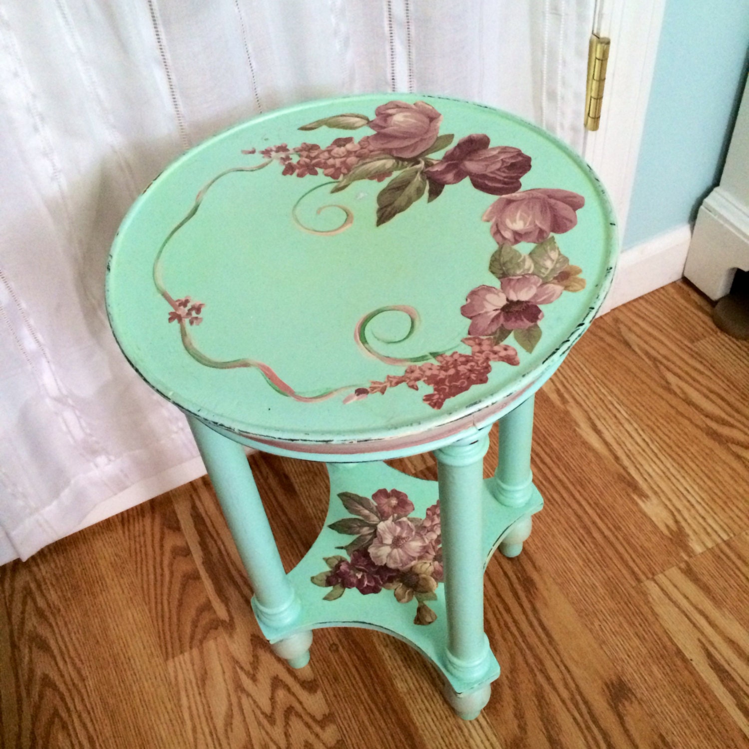 Decorative, hand painted stool with decoupage flowers – Haute Juice