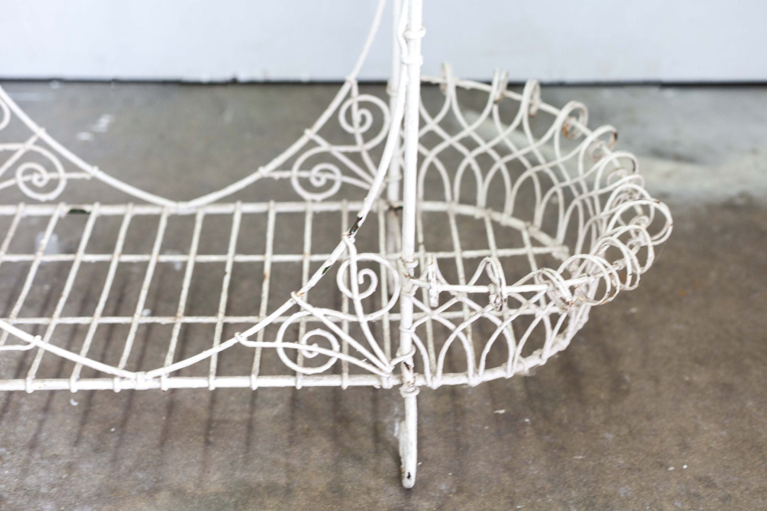 Antique White Wire Planter Stand – Haute Juice