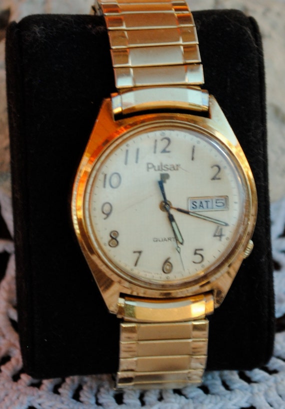 Items similar to Vintage Men's Gold Pulsar Watch with Date on Etsy