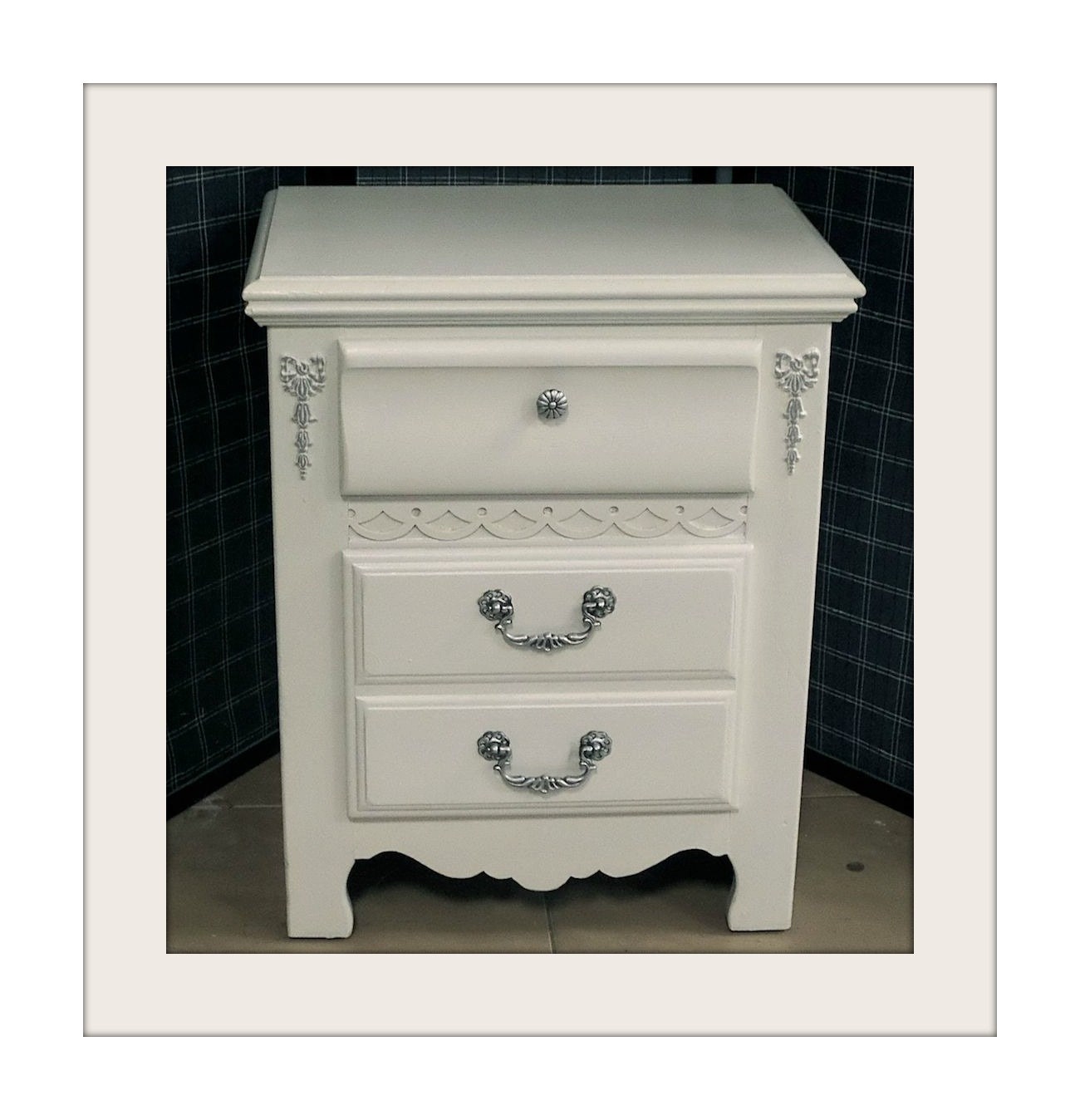 Cottage Style Night Stand with Silver Highlights – Haute Juice