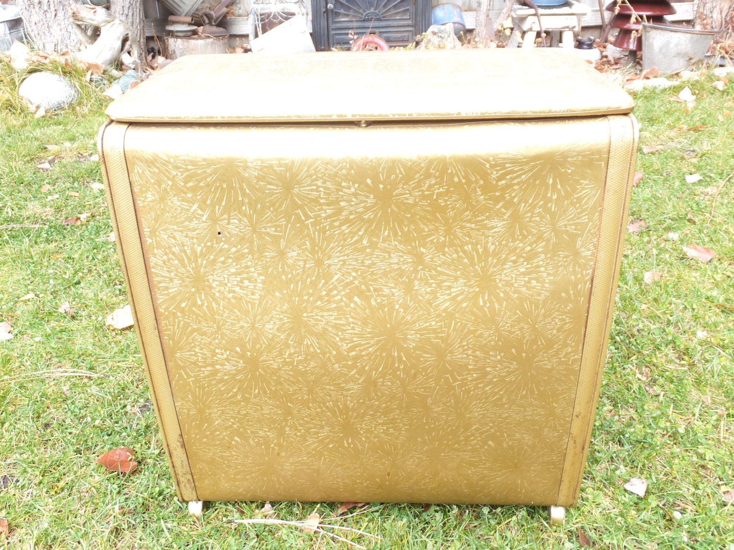 Sweet Vintage Gold Vinyl and Wicker Pearl Wick Laundry Hamper – Haute Juice