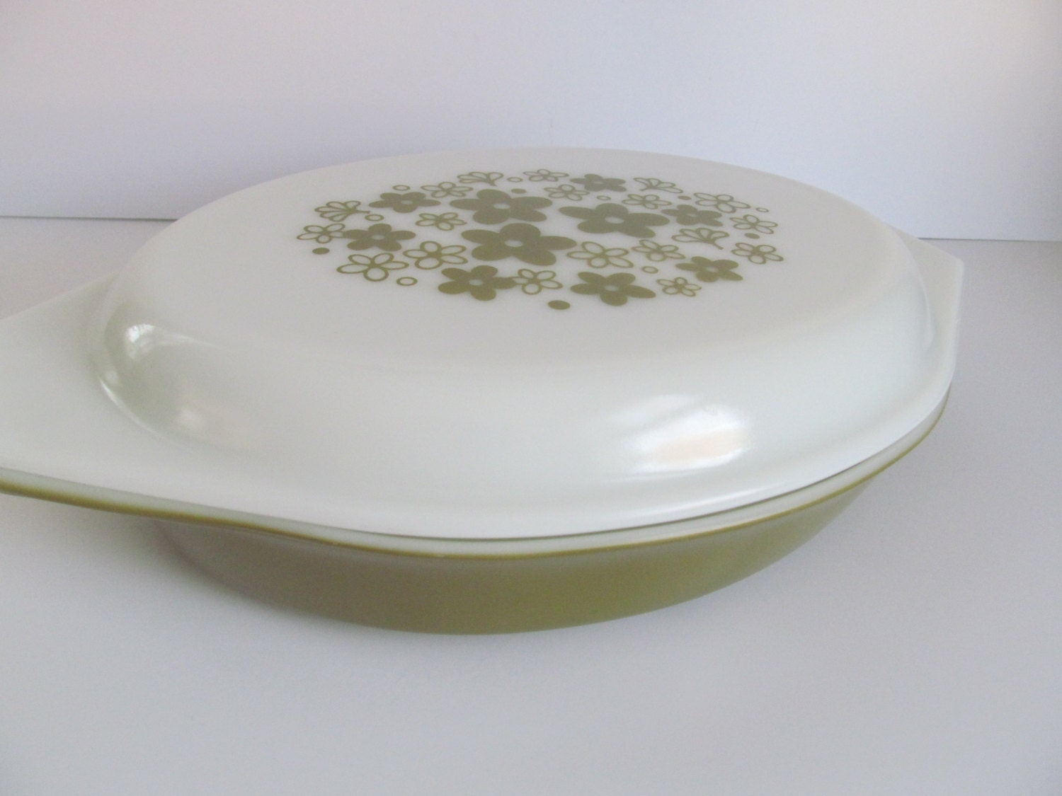 Vintage Avocado Green Pyrex Divided Dish with Cover – Haute Juice