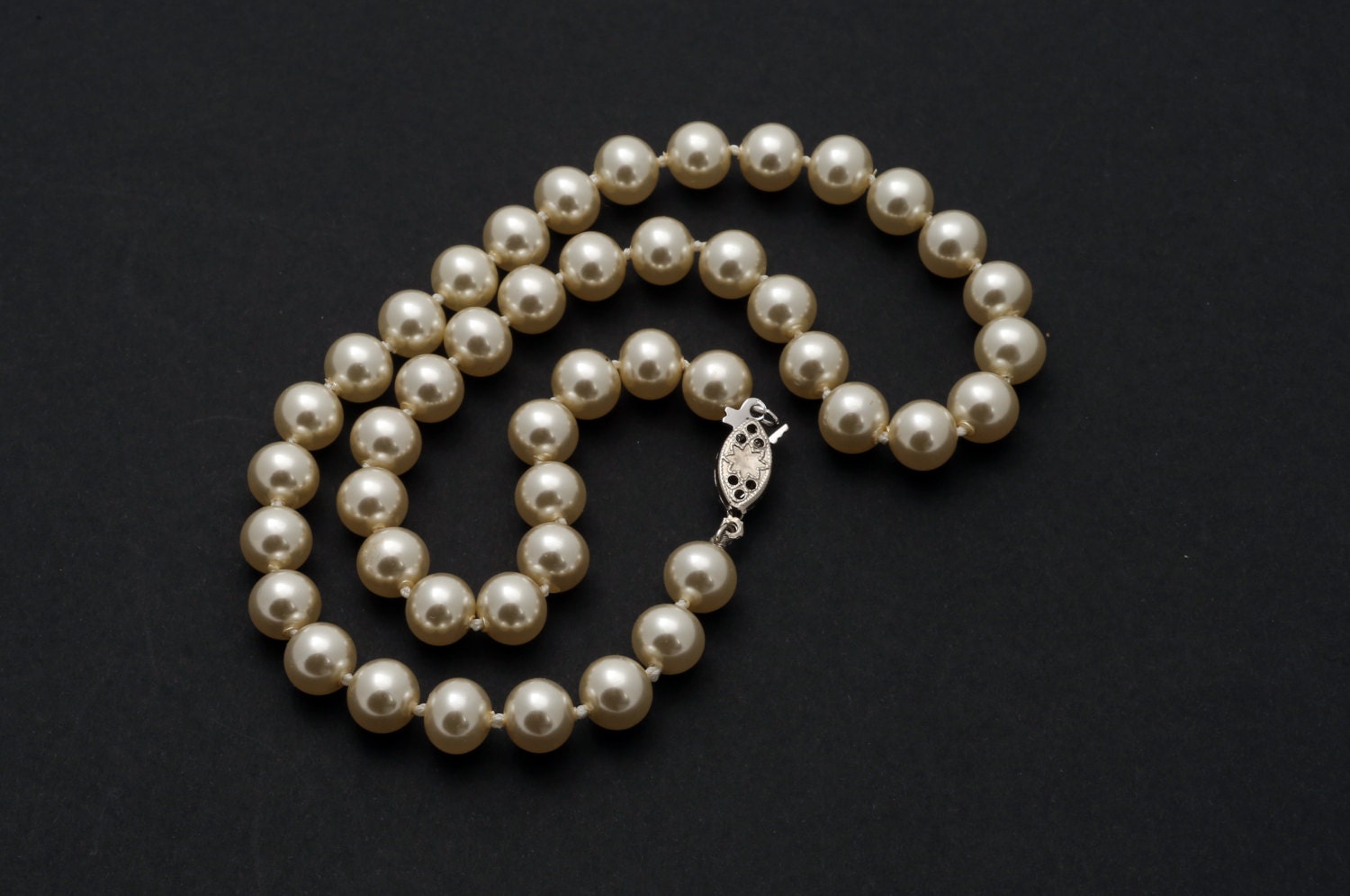 1980s Majorca pearl necklace pearl color white or faint rose