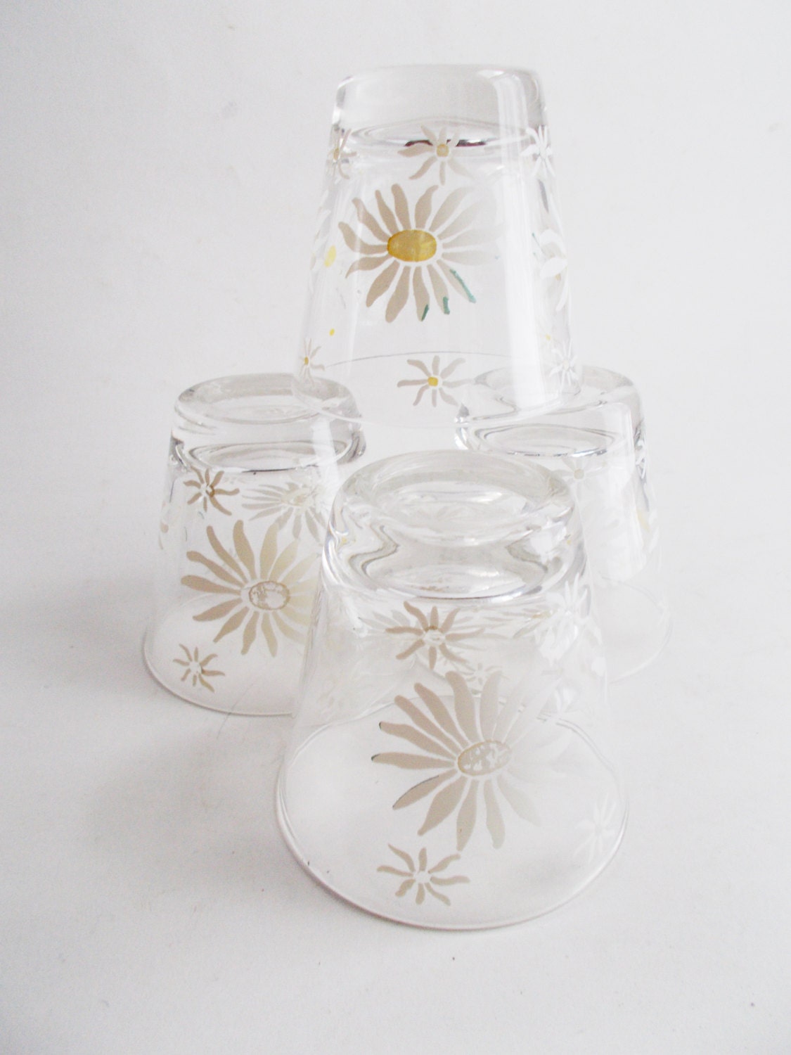 Vintage Set of 4 Daisy Glasses Clear Glass White Daisy Graphics – Haute ...