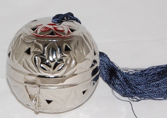 Items similar to Silver Friendship Ball that hinges open - EXPRESS ...