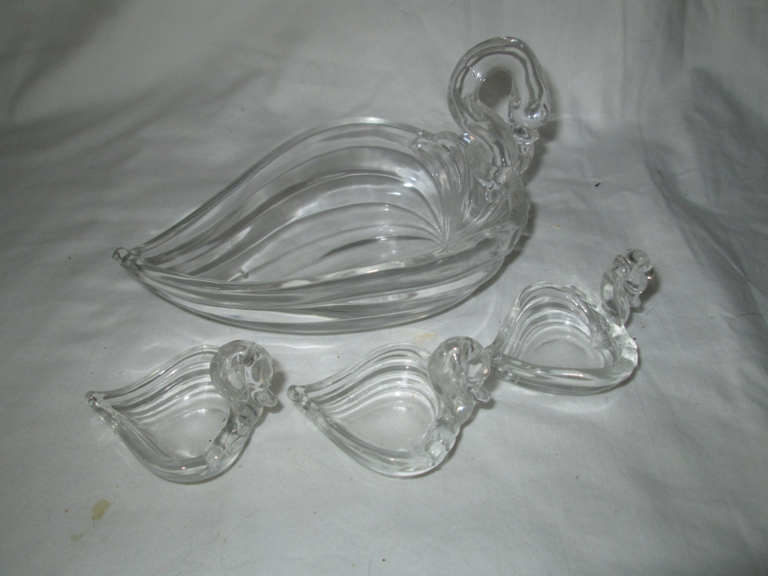 Really Neat Ribbed Glass Swan dish with 3 mini swans Nut Dish Trinket ...