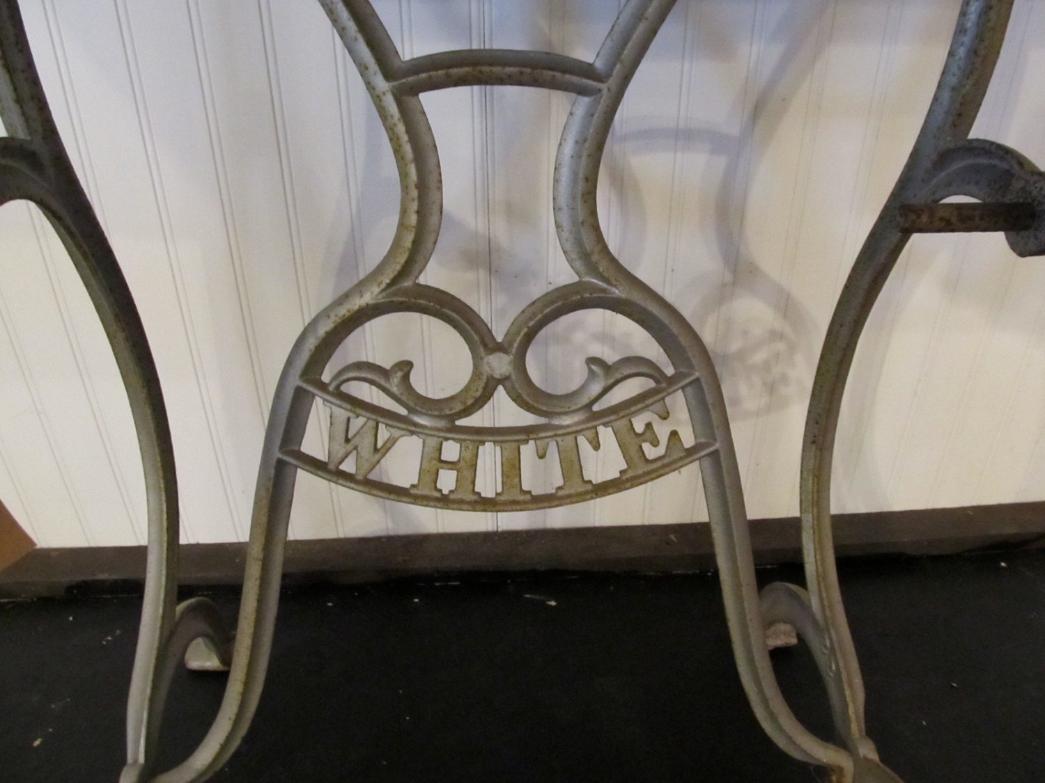 White Sewing Machine Base Made into Indoor/Outdoor Table – Haute Juice