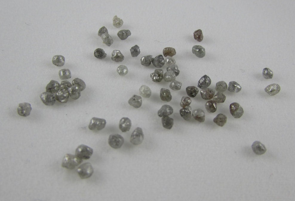 4.3 Ct lot of tiny raw diamonds – diamonds r' unique