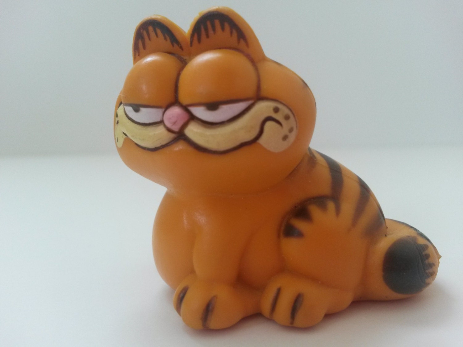 1981 Sitting Garfield Figurine