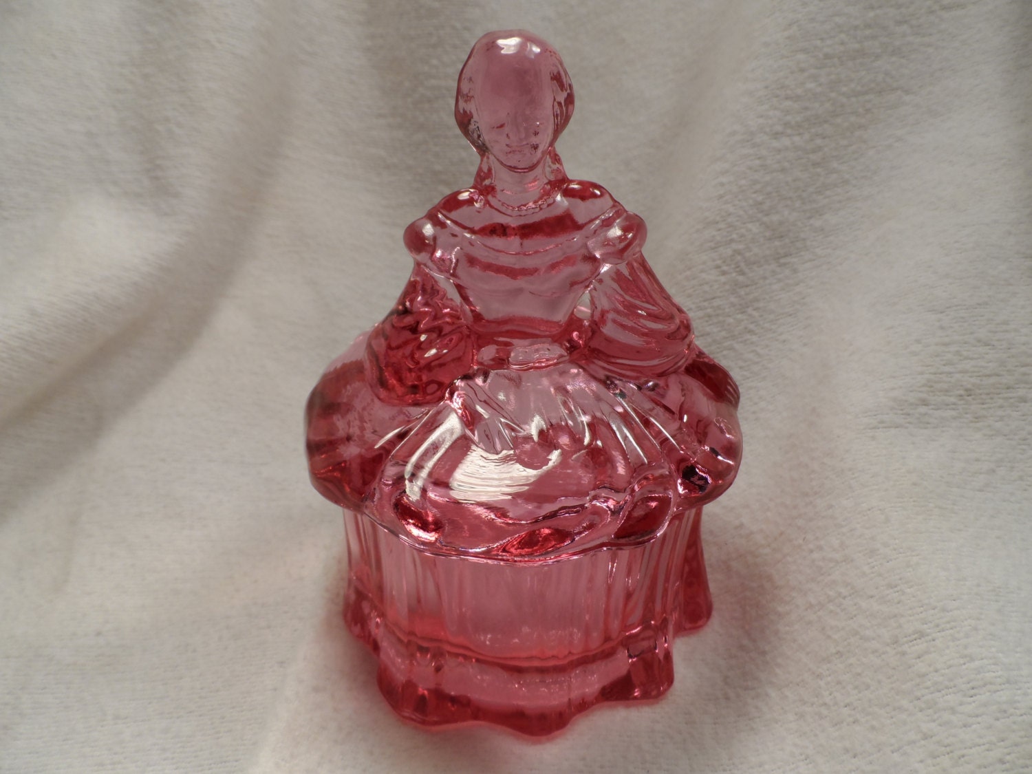 Trinket Dish/Jewelry Box in the Pink Lady Design Pink