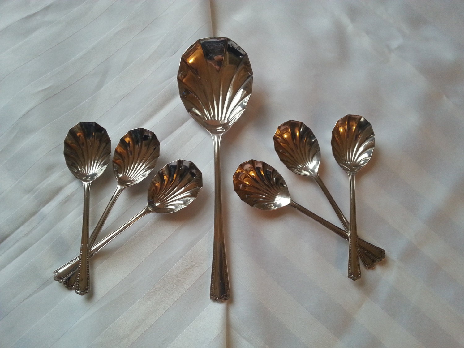 Vintage EPNS Sheffield silverplate shell dessert spoons x6 with serving ...