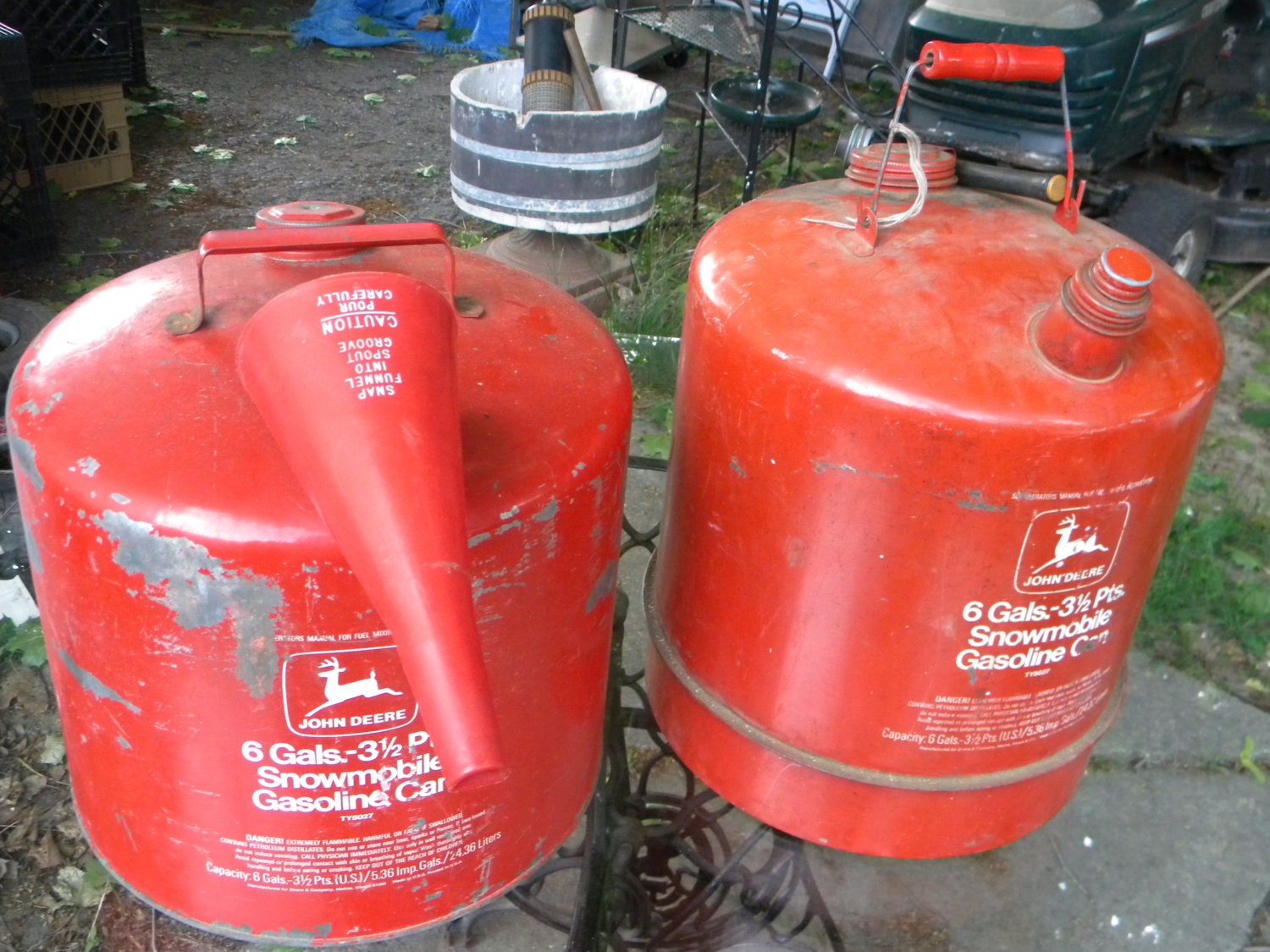 2 good shape vintage 6 gallon JOHN DEERE SNOWMOBILE gas can – Haute Juice