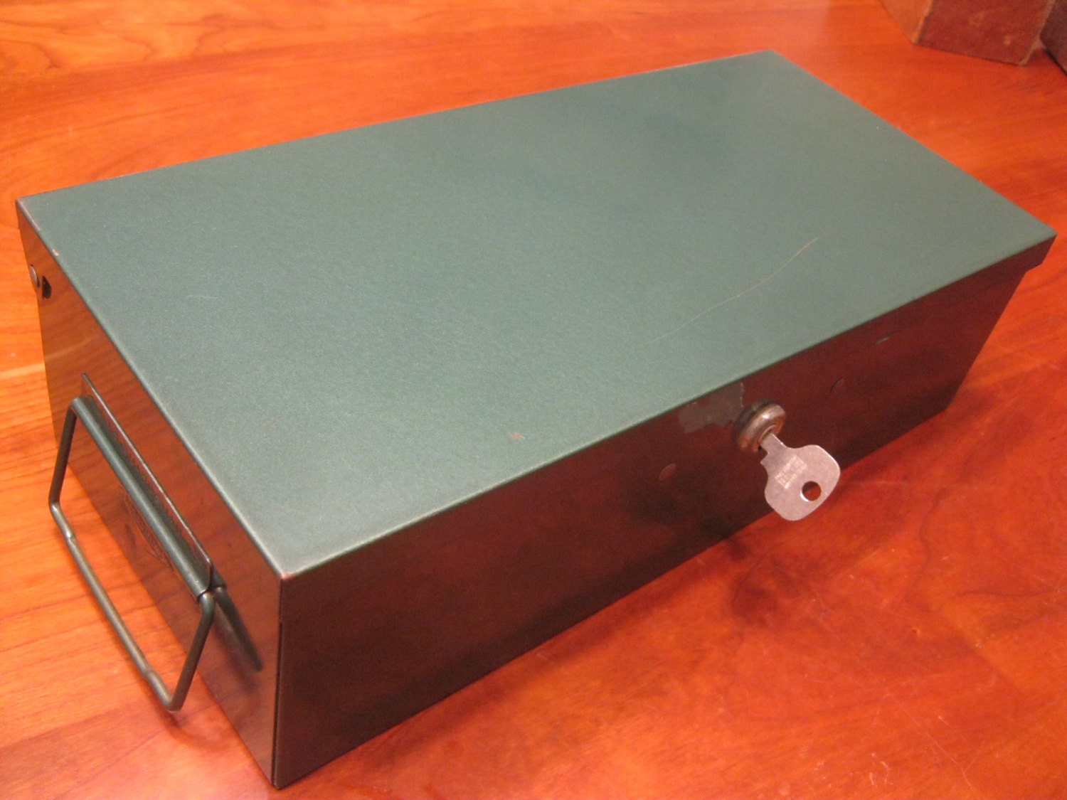 Vintage Cash Box / Stash Box / Green Tin Locking Box with Key – Haute Juice