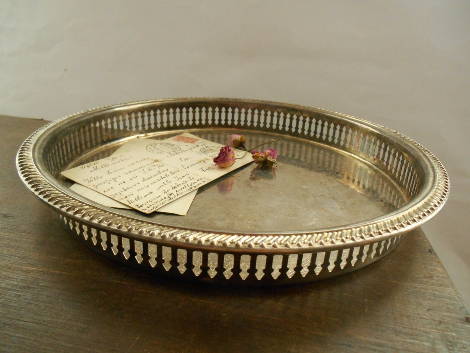 Vintage metal tray Silverplated serving tray Round platter Vanity tray ...