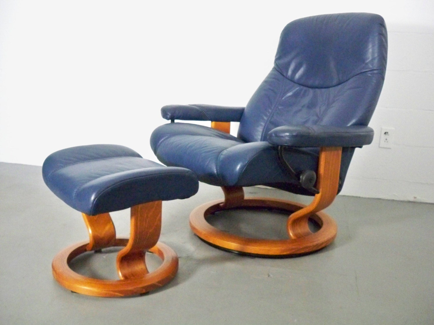 Ekornes Stressless “Ambassador” Recliner Large Chair & Ottoman Modern ...
