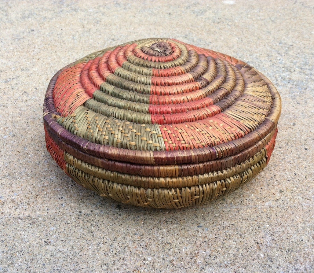 Vintage Woven Basket Round with Lid Multi-Colored Woven Grass Basket ...