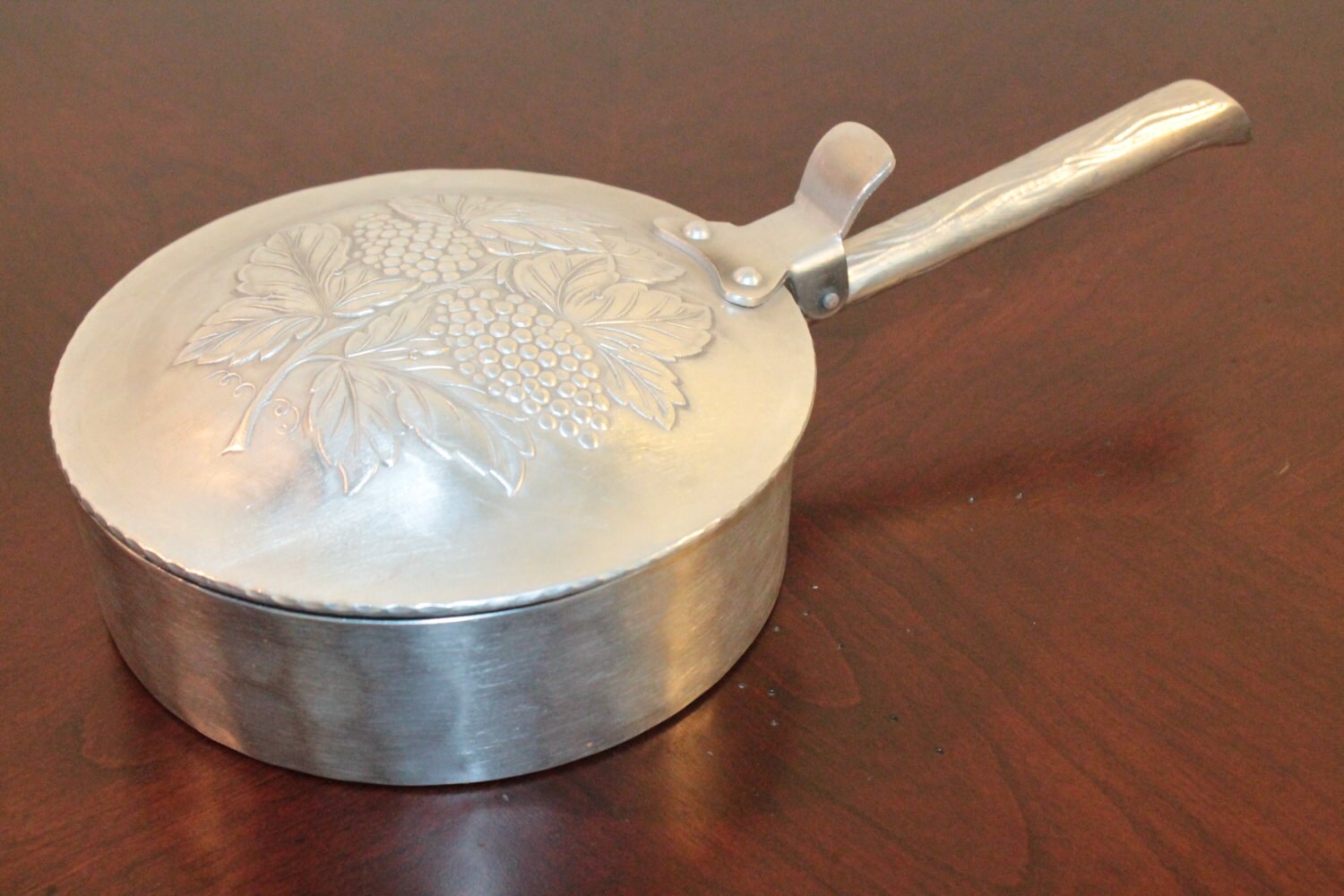Aluminum Silent Butler – Leaf and Bark Pattern – Everlast – 1950’s ...