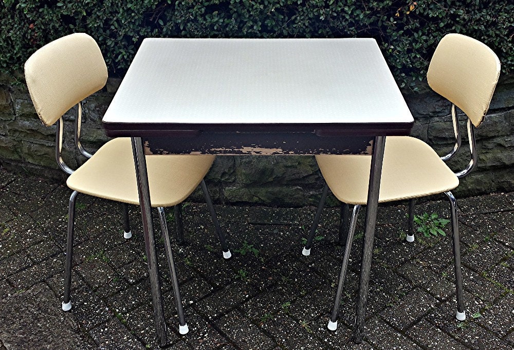 Small Vintage Kitchen Table with Formica Tabletop and Chrome Legs from ...