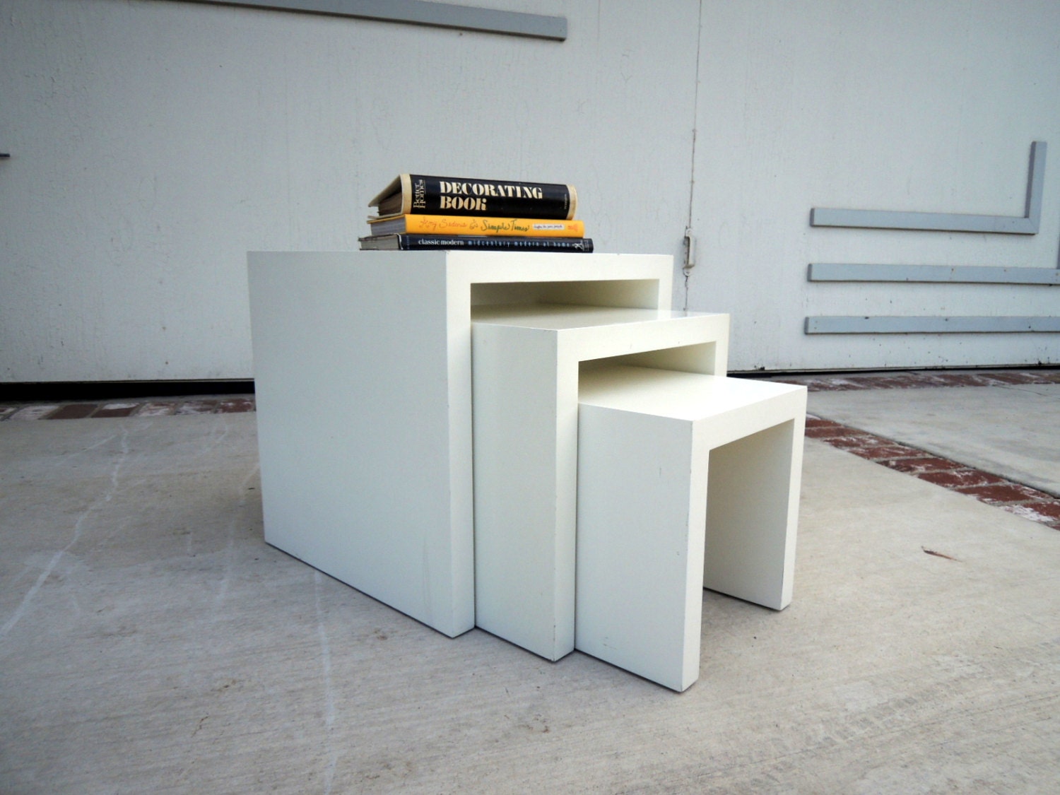 MODERN White Nesting Tables (Los Angeles) – Haute Juice