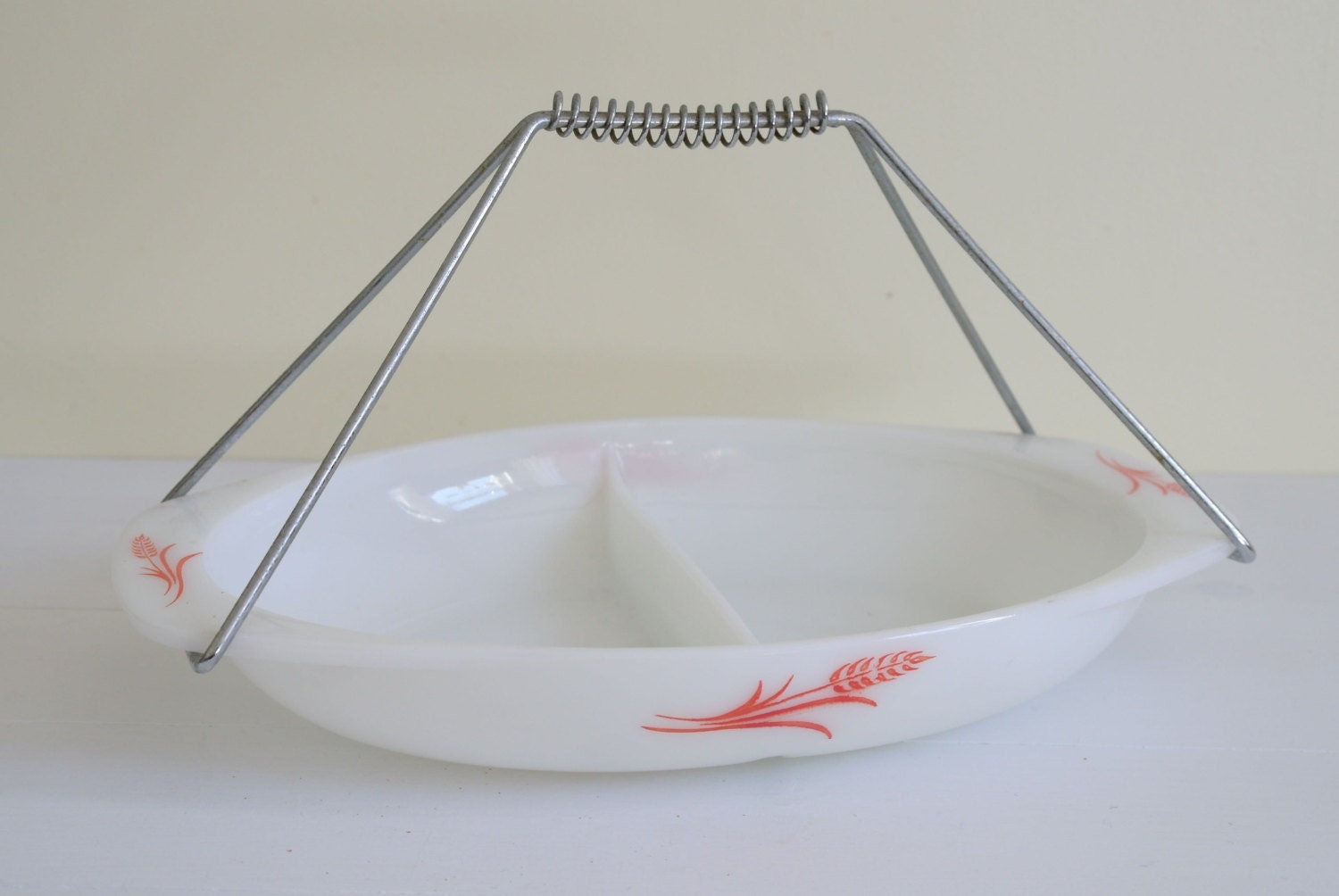 Vintage JAJ Pyrex Wheatsheaf Divided Serving Dish with Handle – Haute Juice