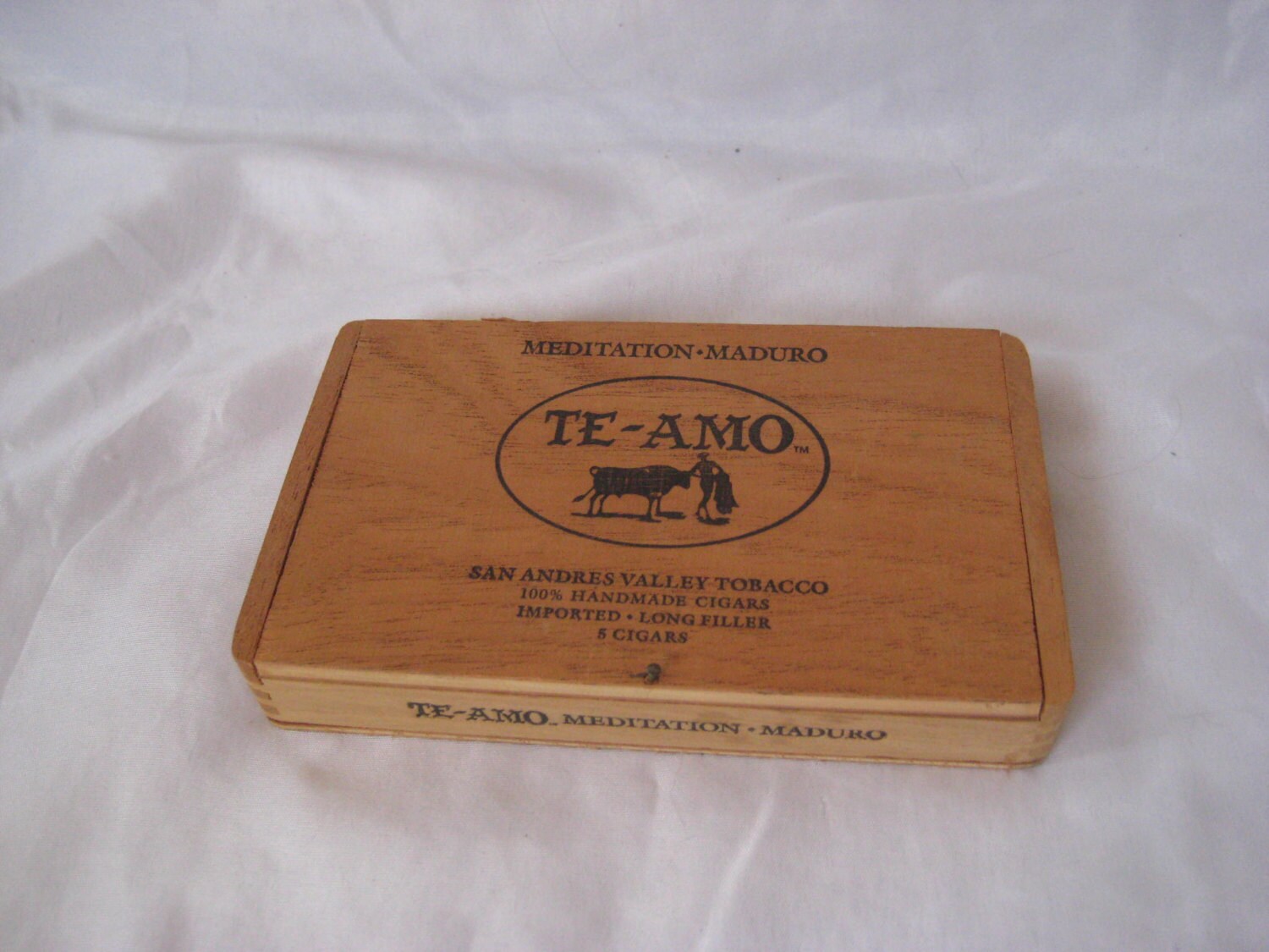 Vintage wood cigar box Small cigar box, hinged lid, dovetail corners ...
