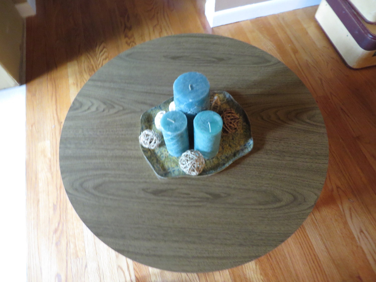 Vintage Round Coffee Table Pin Legs Mid – Century – Haute Juice