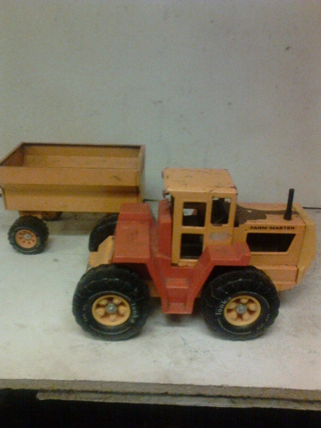 tonka Farm Master tractor and wagon