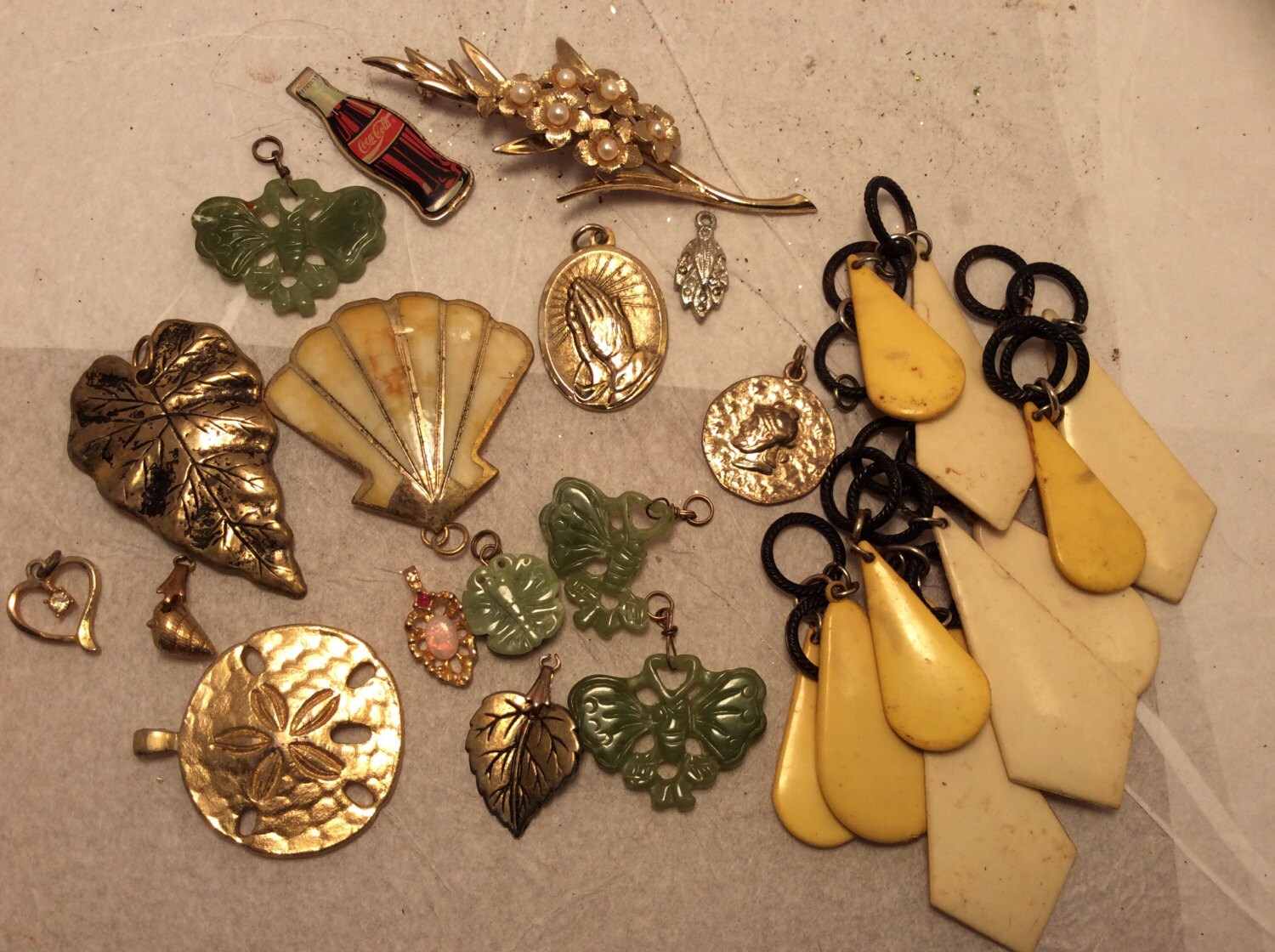 Destash charm assortment, vintage charm variety – Haute Juice