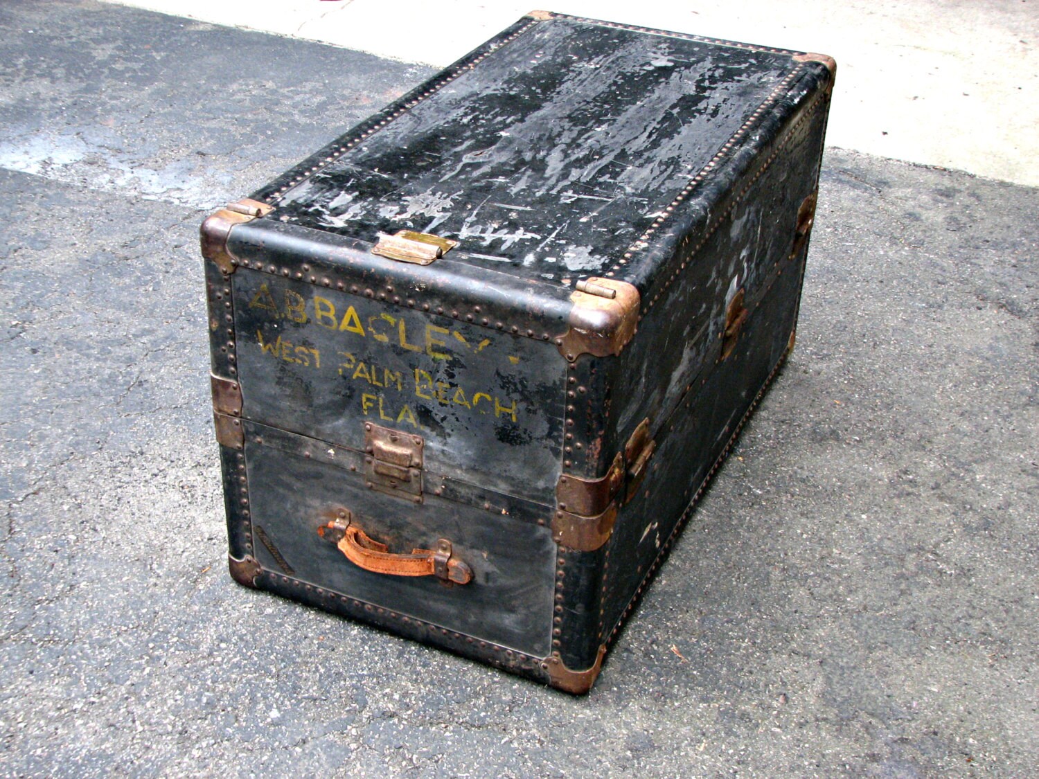 Antique Wardrobe Trunk, Wheary Cushioned Top Trunk, Black Trunk ...