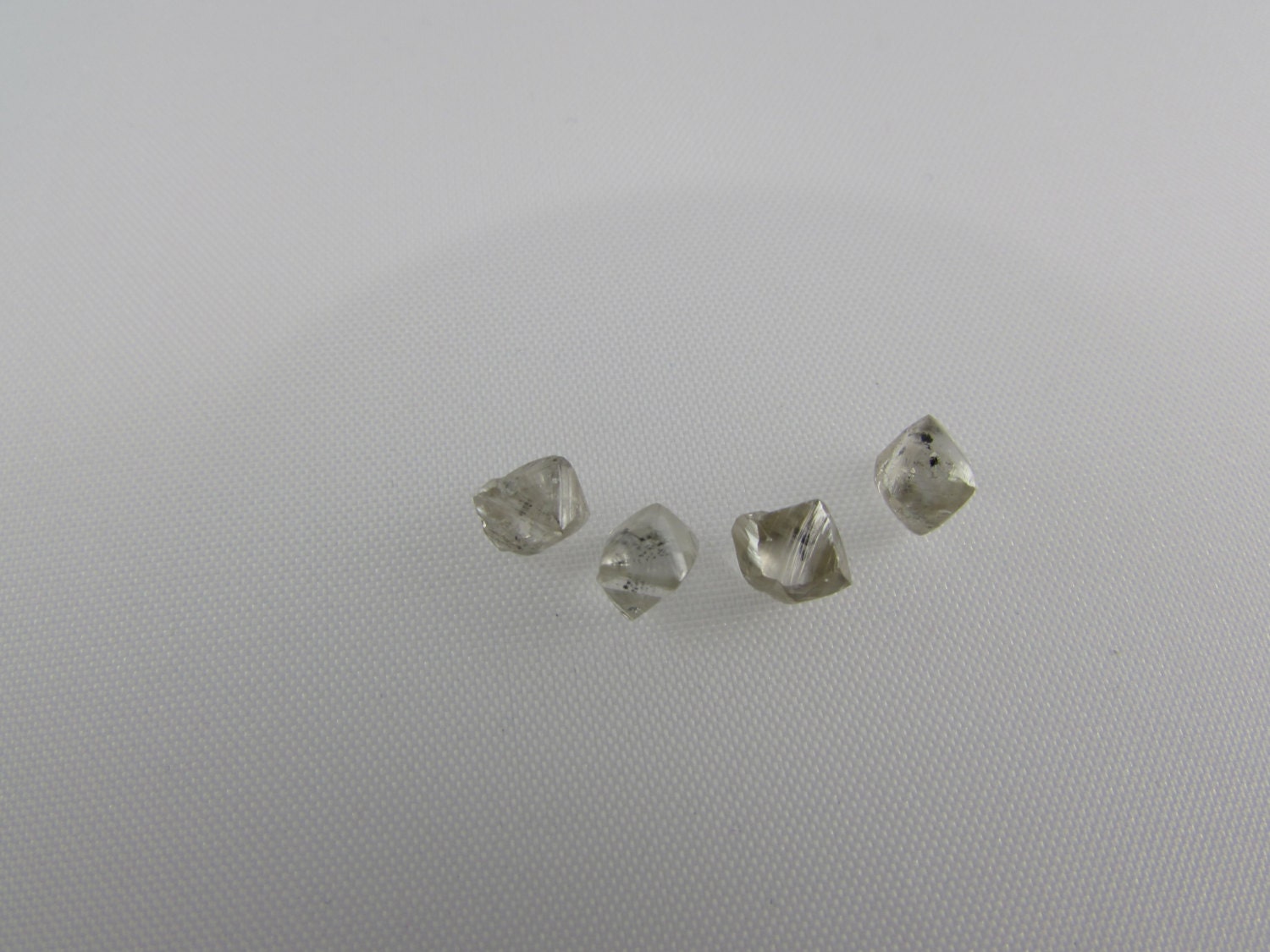 Clear Rough – diamonds r' unique