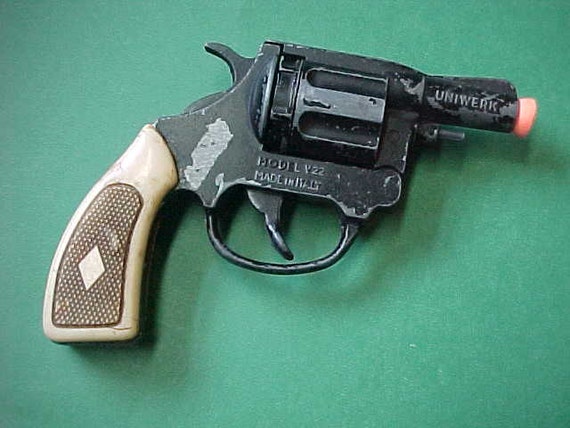 Vintage V22 Volcanic 22 Starter Pistol