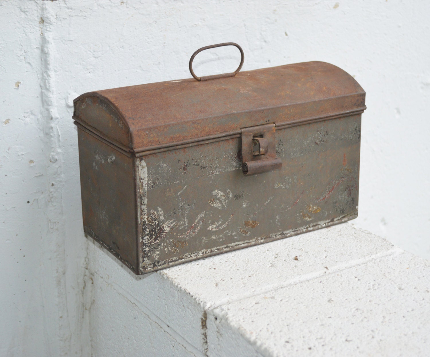 Rustic Dark Green-Gray Dome Metal Tin Industrial/Utility Box – Haute Juice