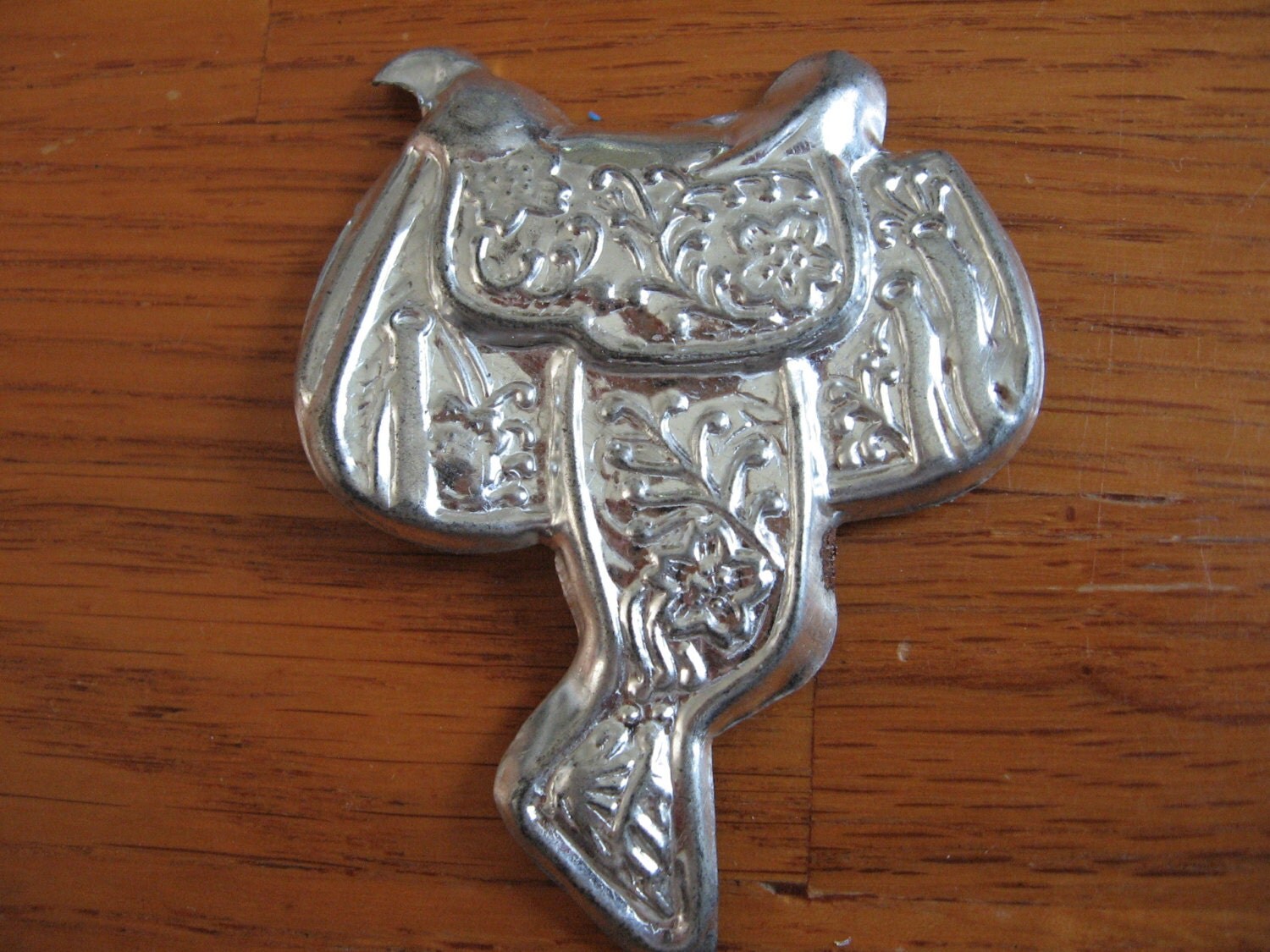 1940s Western Saddle Novelty Tin Brooch – Haute Juice