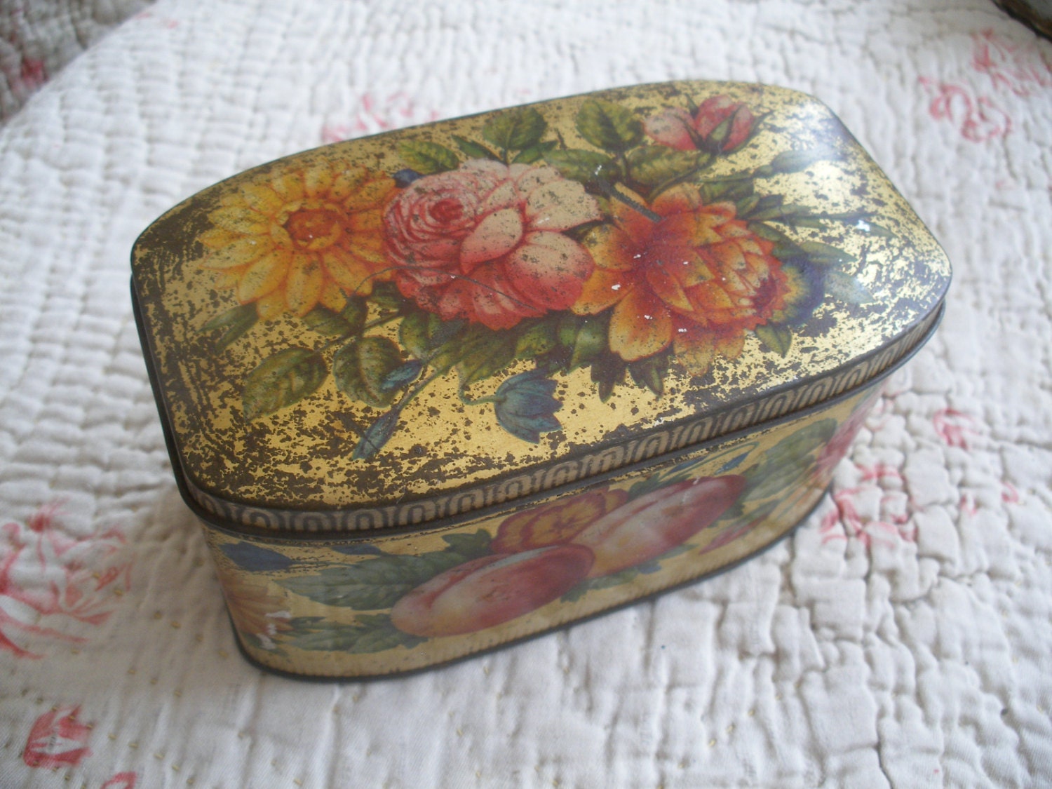Pretty vintage tin box, English biscuit tin, flowers & fruit – Haute Juice